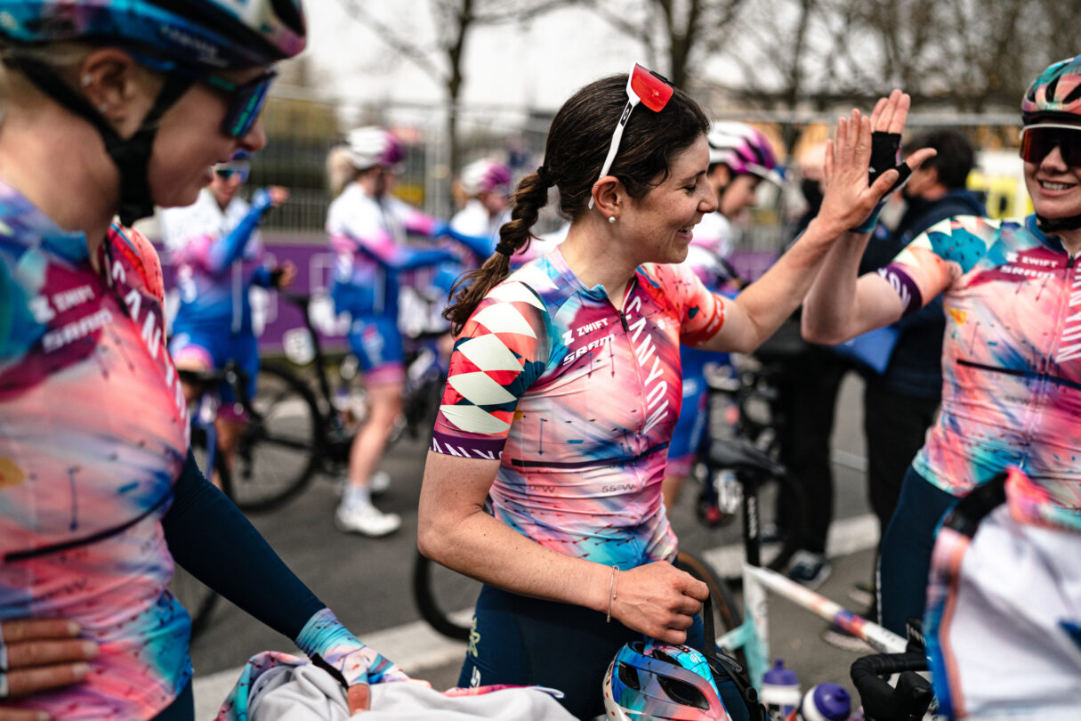 ELISE SPRINTS TO 3RD AT DWARS DOOR VLAANDEREN - WMNCYCLING