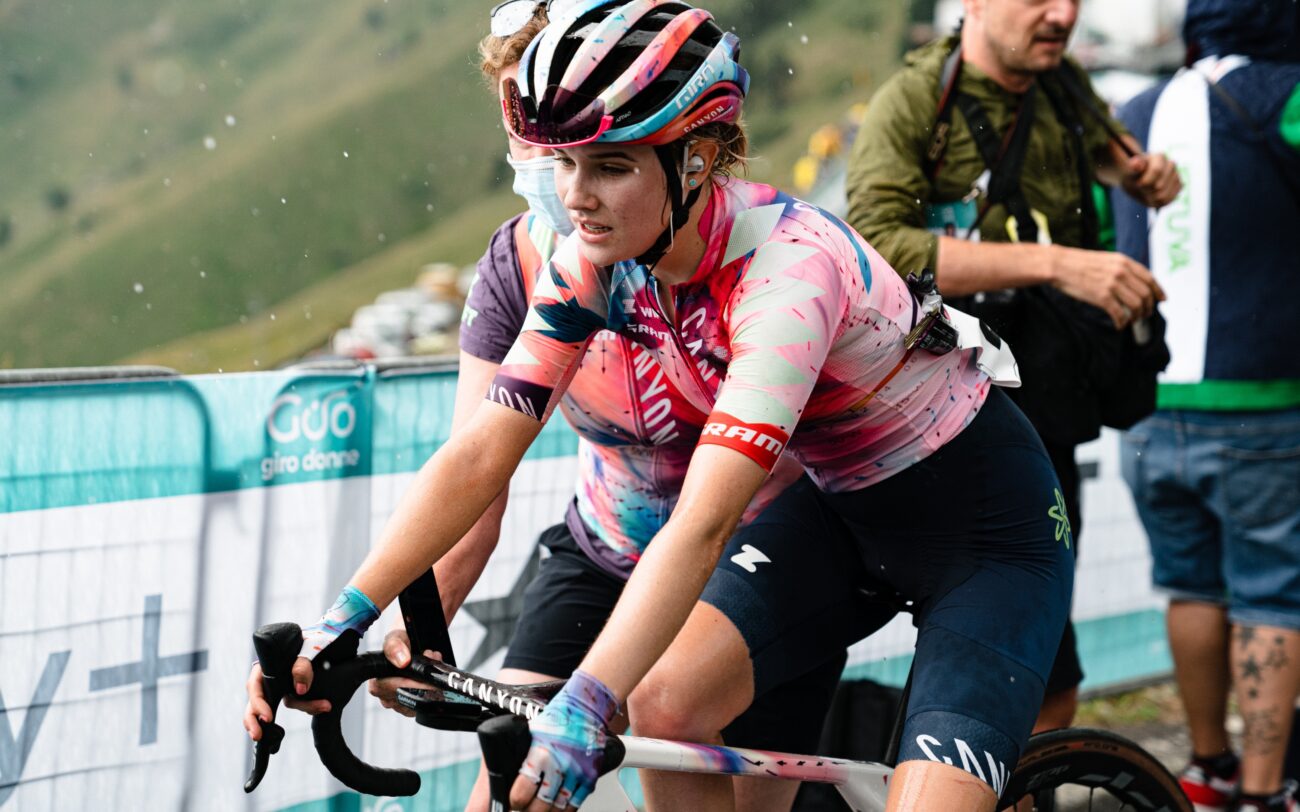 NEVE BRADBURY CLIMBING WITH THE BEST AT THE GIRO DONNE :WMNCYCLING