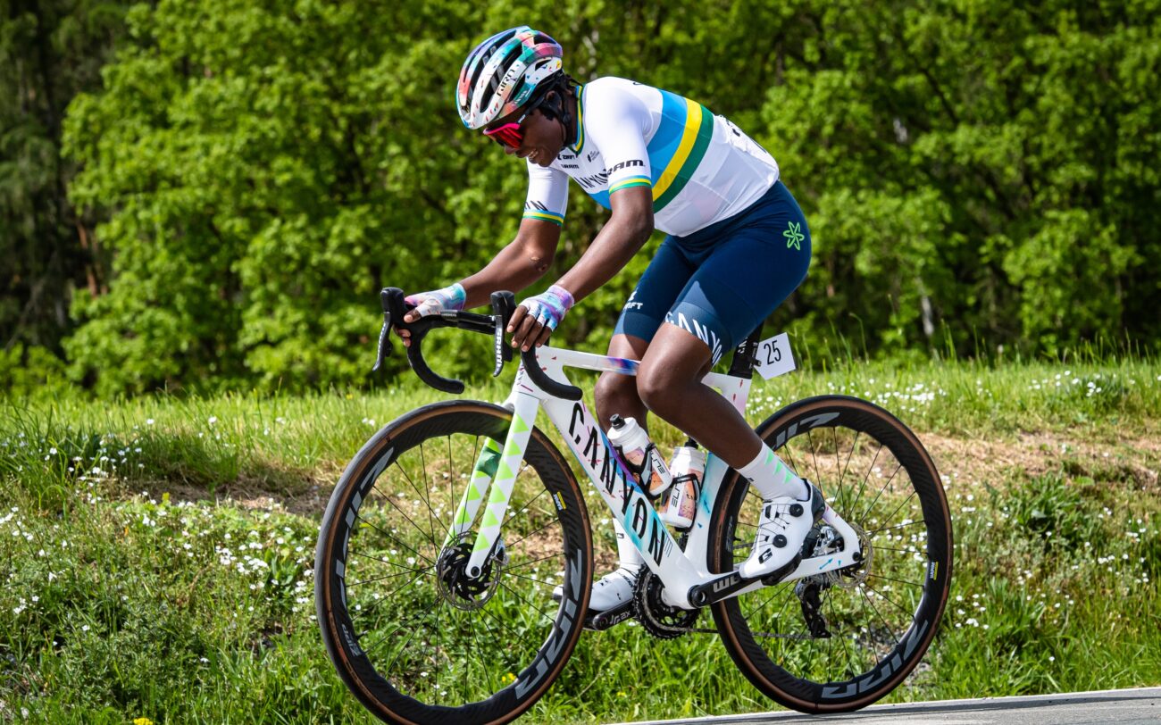 NEVE BRADBURY TAKES OVER THE YOUTH CLASSIFICATION JERSEY IN GERA ...